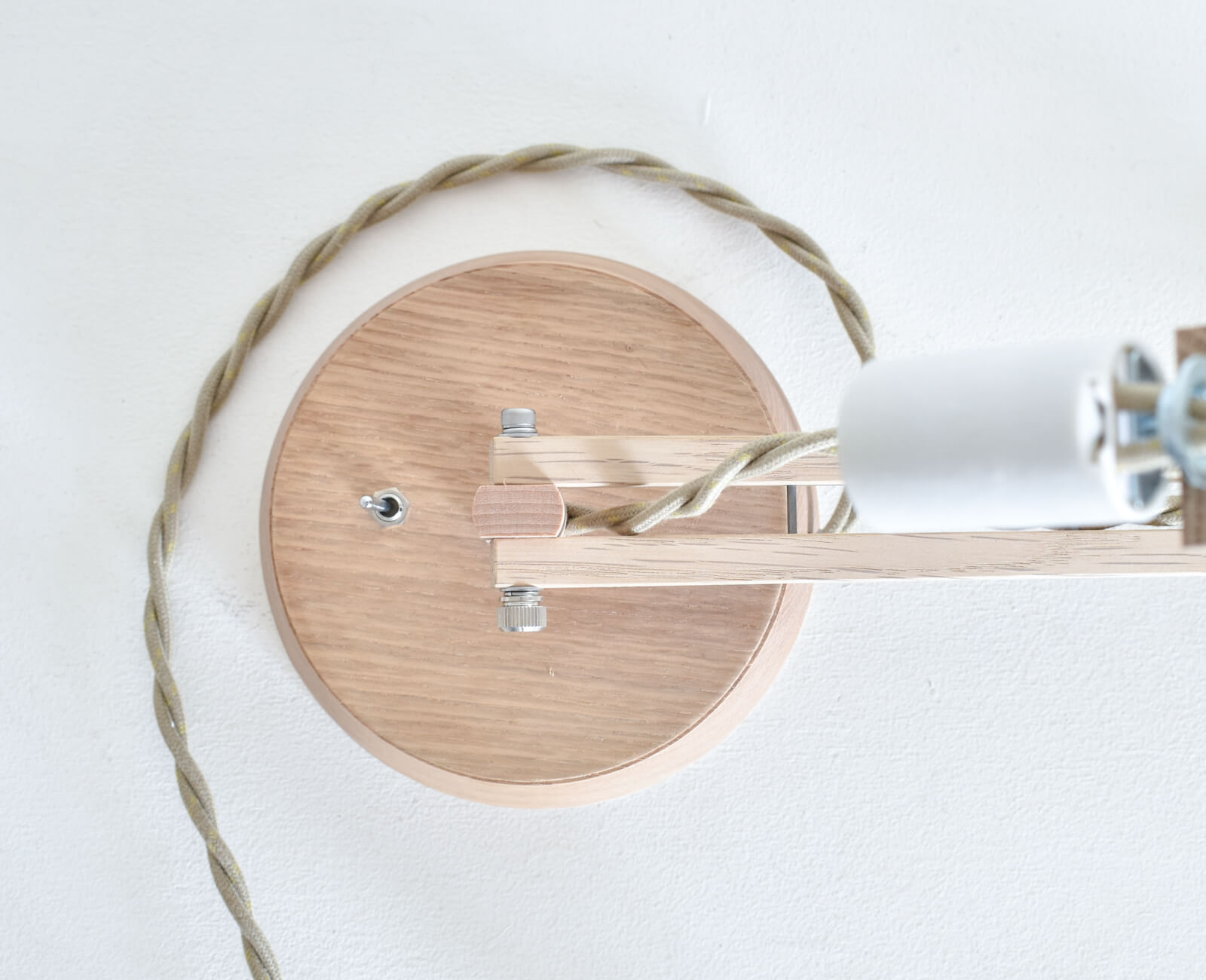 丸台座照明 / chikuni ｜ CATAWARA（カタワラ）