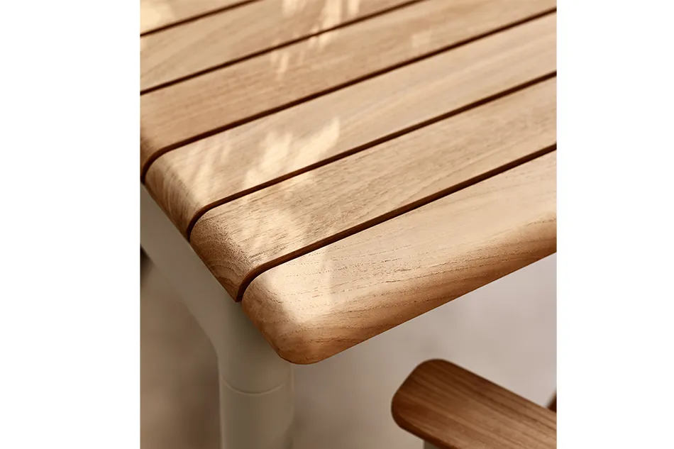 Pelagus Table（ペラガス テーブル）/ FRITZ HANSEN（フリッツ・ハンセン） / NOTE DESIGN STUDIO（ノート デザインスタジオ）