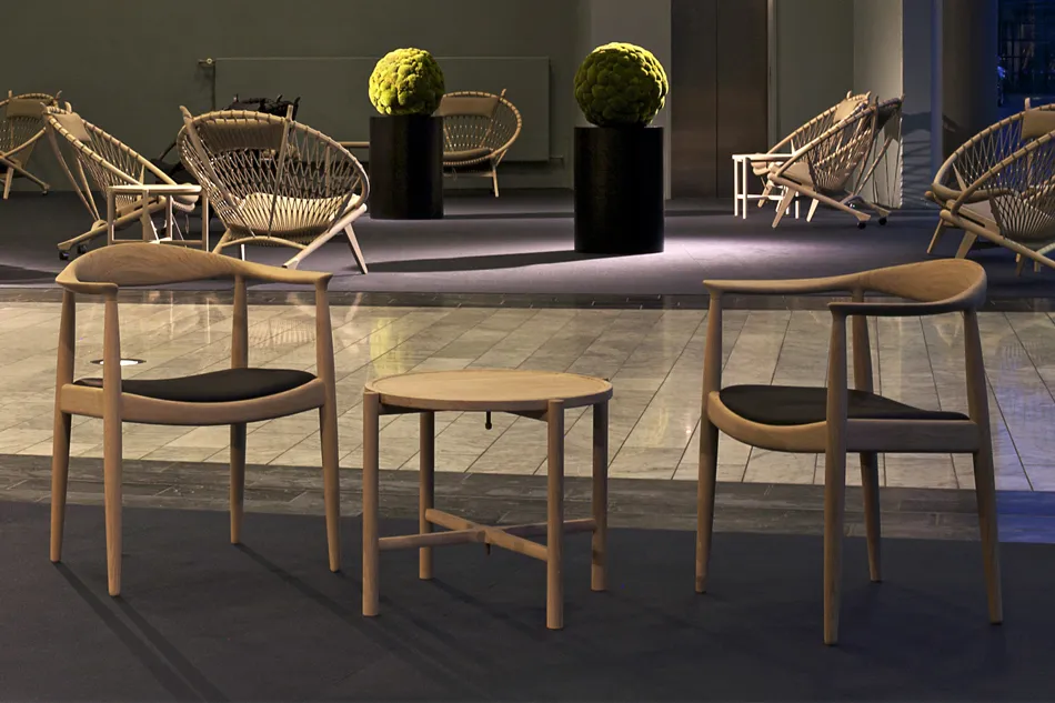 PP35 Tray Table（トレイ テーブル）/PP Mobler（PPモブラー）/Hans J. Wegner（ハンス J. ウェグナー）