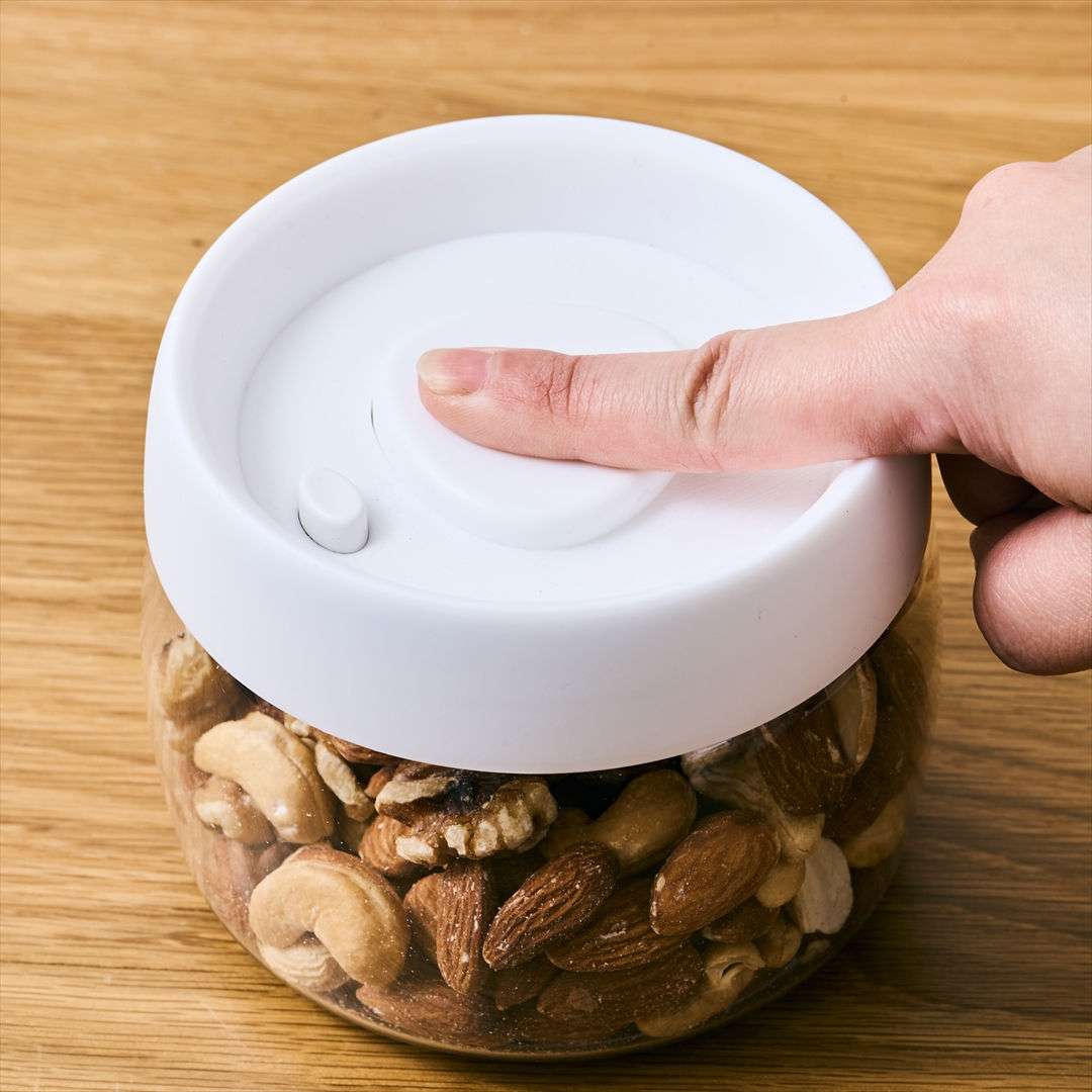 PUSH 空気が抜けるキャニスター 800ml｜キッチン用品,保存容器・調味料入れ,保存容器・キャニスター｜kurasso（クラッソ）